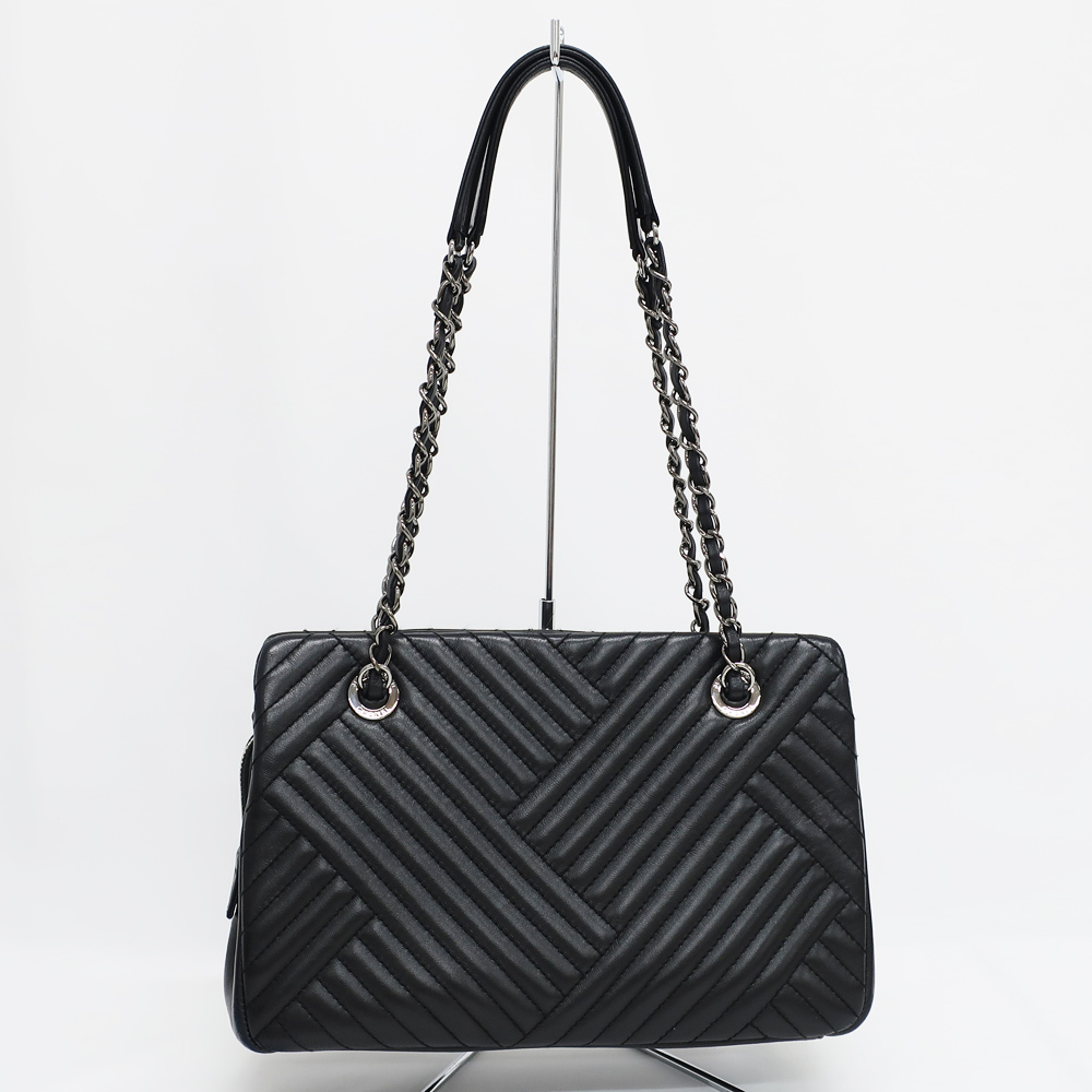 天白】【CHANEL】シャネル Vステッチ チェーンショルダーバッグ 天白】【CHANEL】シャネル Vステッチ チェーンショルダーバッグ